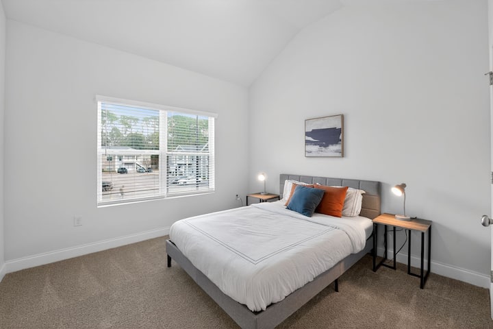 Sleek Apartment With Fitness Center - Savannah, GA