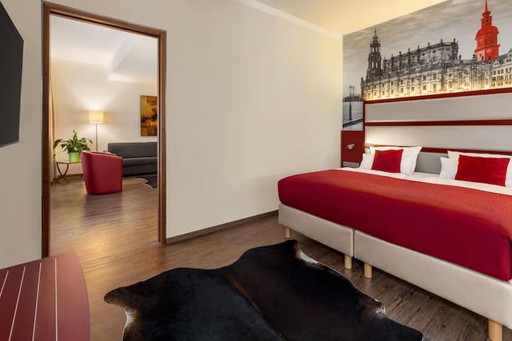 Suite | Amedia Dresden | Near Elbe River Old Town - Dresden