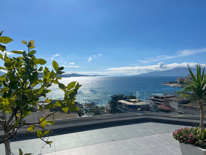 Giant Central Penthouse: Sea Views + Jacuzzi - Albania