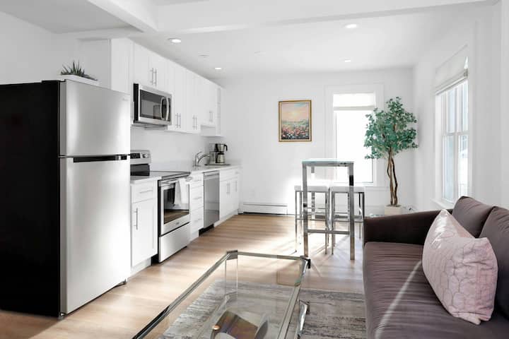 Stylish 3br/2ba Retreat #3, Harbor Point – Walk - Stamford, CT