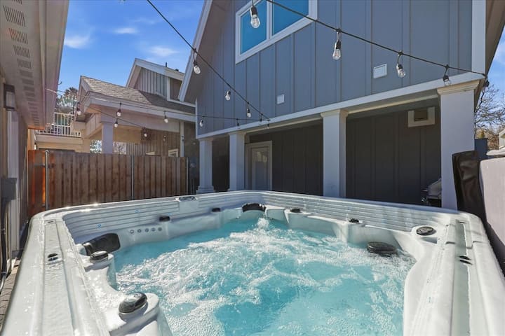 *Walk To Bsu*hottub*parking*300mbps*smart Tv*w/d*a - Boise