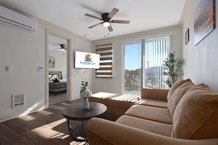 Sleeps 5_2br_pool_free Parking_overland Park - Overland Park, KS