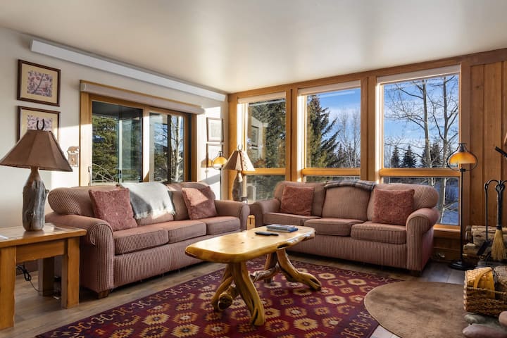 Outpost: Nez Perce D3 - Teton Village, WY