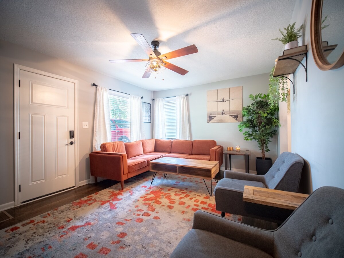 Walkable KC House: 3BR Near Shops & Dining - Houses for Rent in Kansas ...