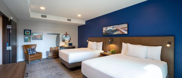 Airy, Open Lobby And Railway Lounge Bar - Rialto, CA