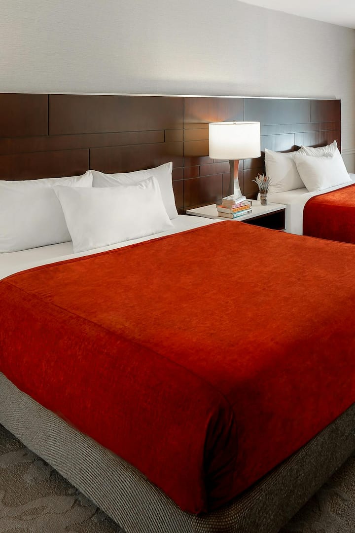 Double Queen Room & Disneyland Resort Shuttle - Anaheim, CA