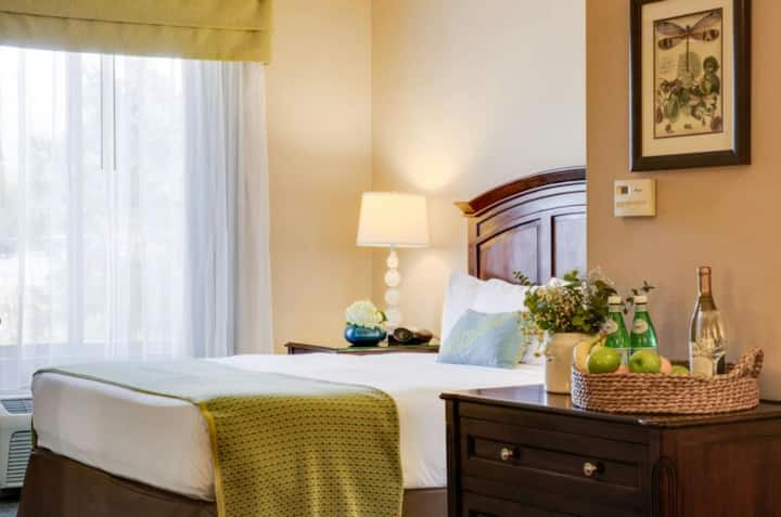 Onsite Dining At Old Camp Bar & Grill - Mission Viejo, CA