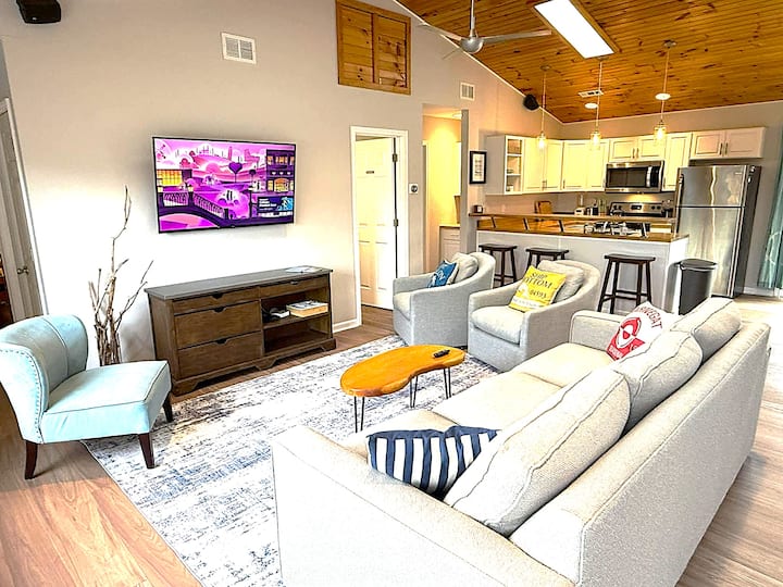 Gorgeous Open Floor Plan Island Home-4bdrm/2bthrm - 凱利斯島