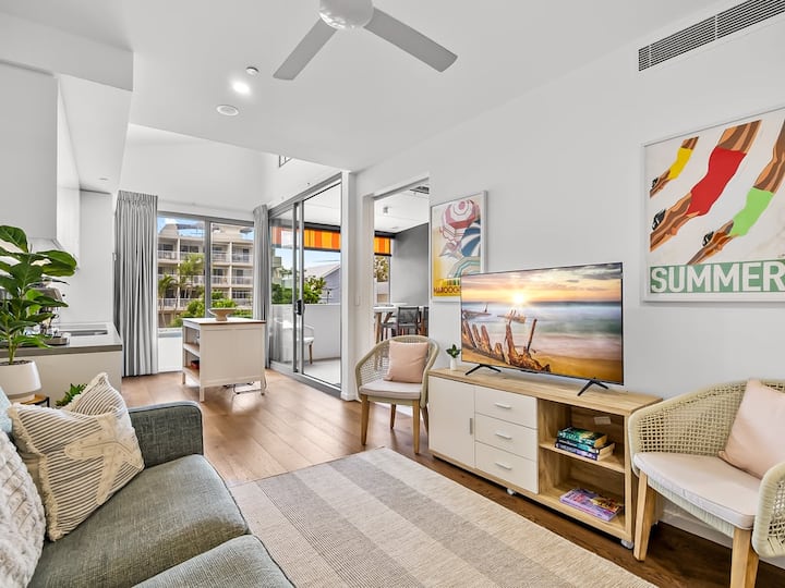 Executive Beachside 2 Bedroom Apartment - Maroochydore