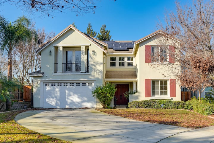 Near Wineries & Parks: Waterfront Tracy Getaway! - Tracy, CA