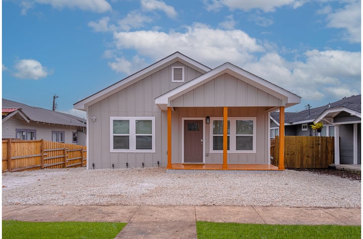 Minutes To Downtown: Spacious 4br/3ba Historic Gem - San Antonio