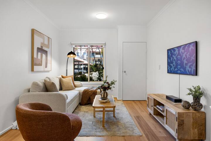 In Town Oasis—stylish Escape Near Parklands & Cbd - Adelaide