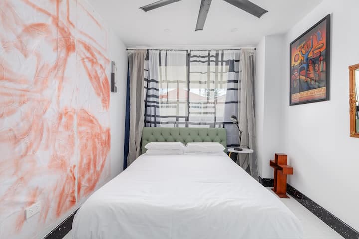 Sunny Tamarama 2-bed With Balcony & Water Views - Randwick