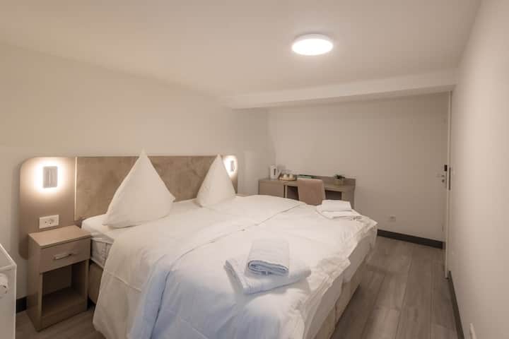 Double-confort-salle De Bain Privée-vue Sur La Cou - Bad Homburg