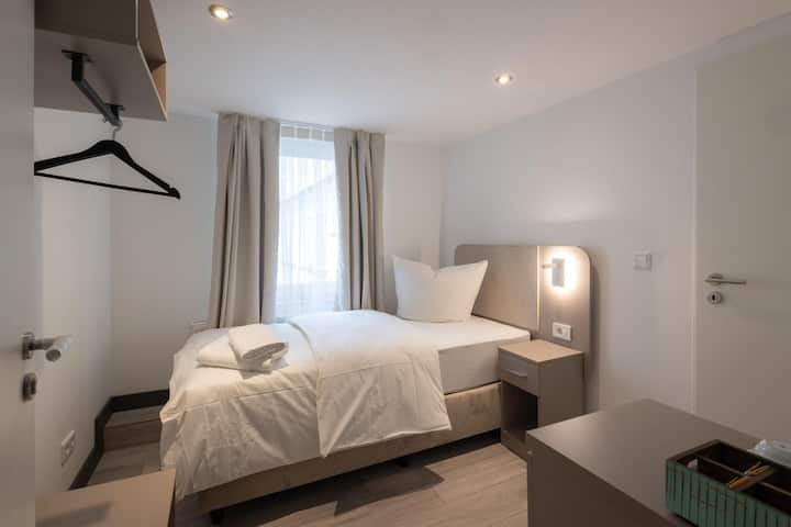 Chambre Simple-confort-salle De Bain Privée-vue Su - Bad Homburg