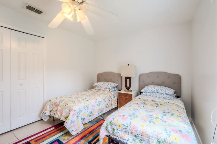 1 Flint And Kingscrest, Llc - Twin Bedroom - Apopka, FL