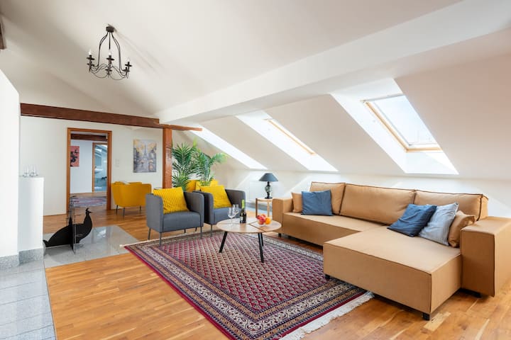 Spacious 4-bedroom Apartment With A Terrace - Prague