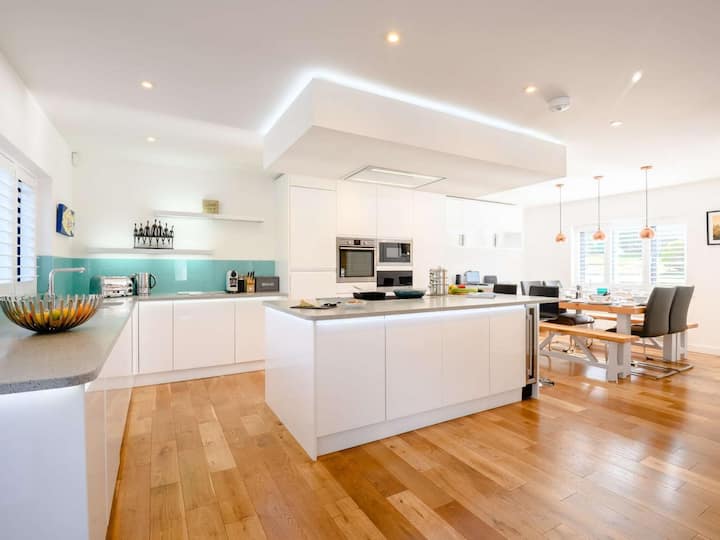 4 Bed In Lymington (Oc-86391) - Lymington
