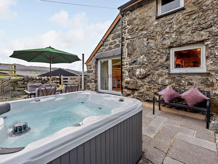 3 Bed In Llanuwchllyn (52810) - Bala