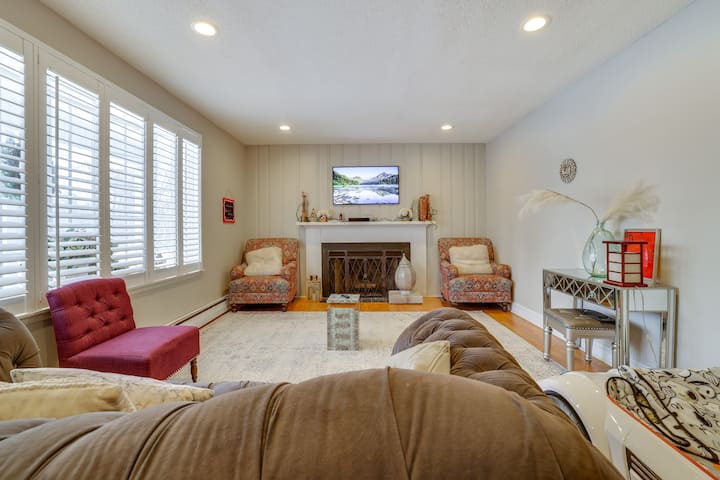 2 Mi To Talcott Mtn Trails: Spacious Family Home - West Hartford, CT