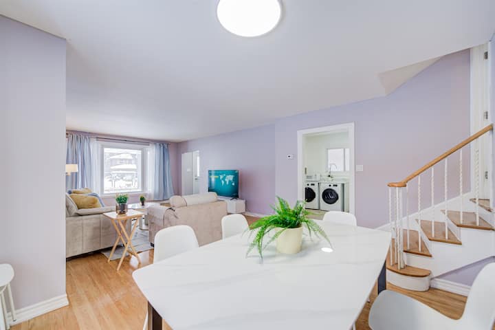 Spacious 3br House Free Parking & Private Backyard - Toronto