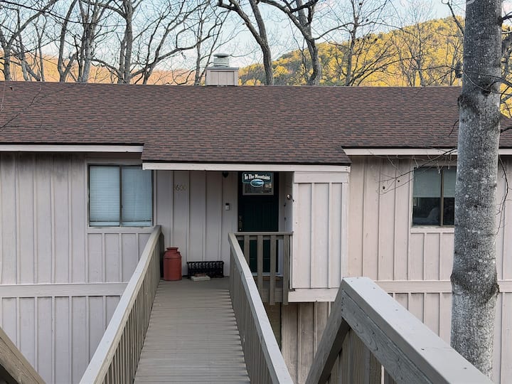 To The Mountains | Arcade, Fireplace, Near Slopes - Massanutten, VA
