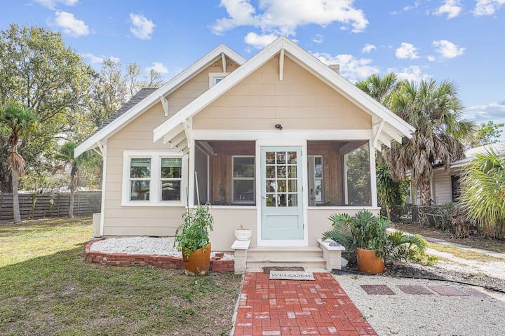 Charming 3 Bed Sarasota Home - Sleeps Up To 10! - Sarasota, FL