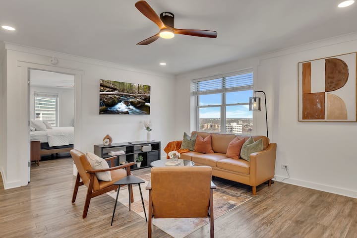 Modern 21st-floor Condo | King + Murphy Bed | View - Georgia Aquarium, Atlanta