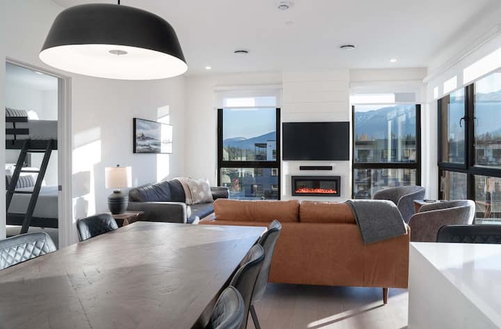The Ascent - 3 Bedroom Condo | Roof Top Hot Tub - Revelstoke