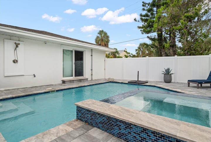 North Clearwater Beach Home With Private Pool - Clearwater Beach, FL
