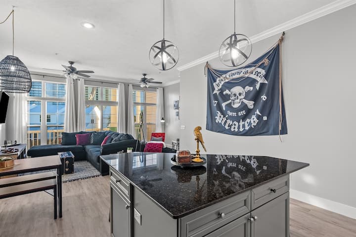 5br Pirate Villa | Steps To Beach | Pool | Balcony - Panama City Beach, FL