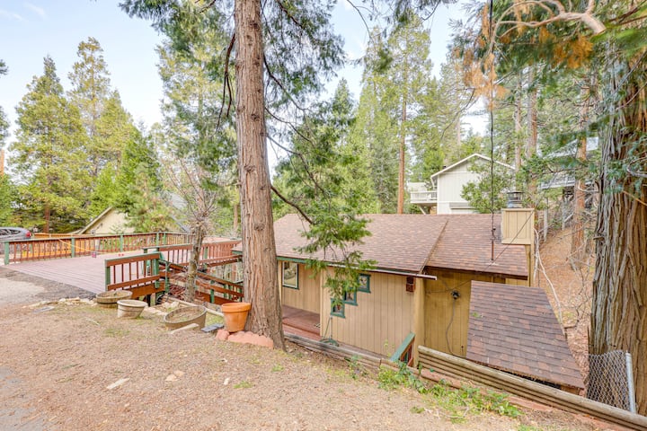 1 Mi To Lake Gregory! Updated Family Home W/ Deck - Crestline, CA
