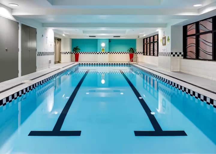 Modern Cityscape Abode With Aircon, Pool & Gym - Auckland