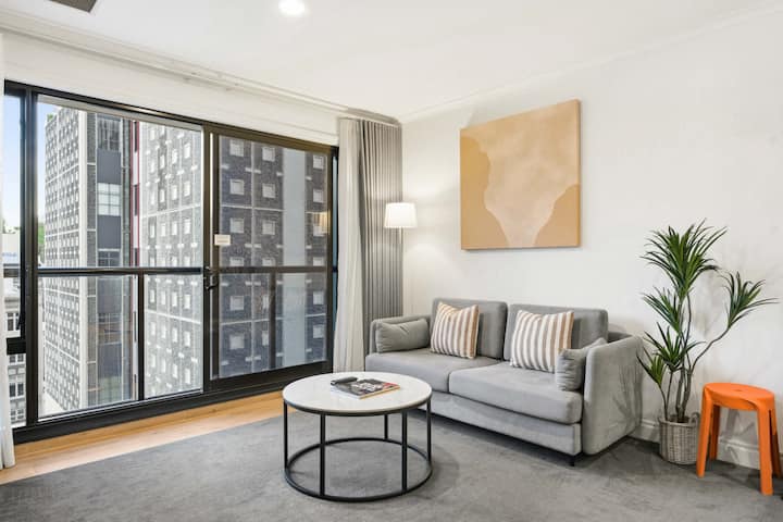 Modern Cityscape Abode With Aircon, Pool & Gym - Auckland