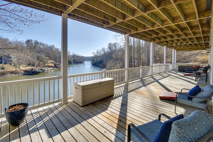 Private Hot Tub! Getaway On Smith Mountain Lake - Smith Mountain Lake, VA