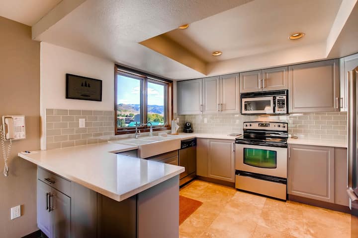 Remodeled Condo Next To The Avon Gondola A607 - Edwards, CO