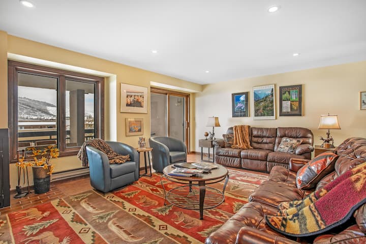 Large Condo W Mtn Views A704 - Avon, CO