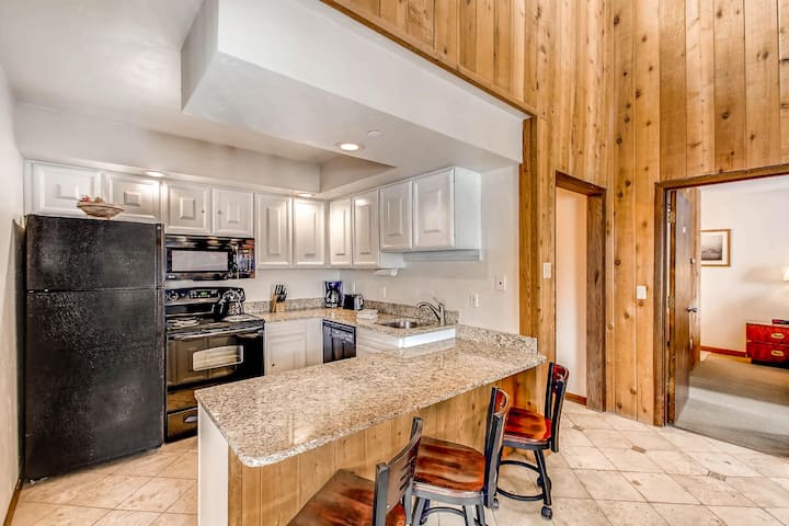 Vail Top-floor Condo, Pool, Hot Tub | W403 - Vail, CO