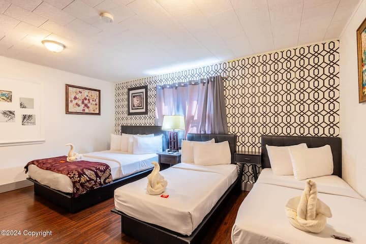 Arrowhead Motel Family Room At Sundance By Vibe - Sundance, WY