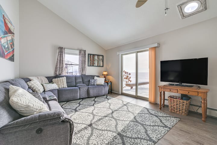 Porch + Views: Waterfront Home On Houghton Lake! - South Higgins Lake State Park, Roscommon