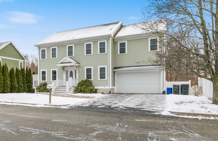 Quiet Boston-area Sanctuary, Elegant & Comfortable - Medford, MA