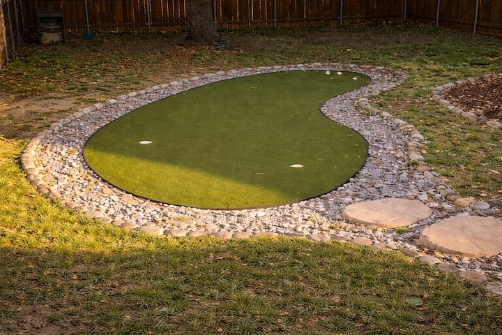 Spacious Home With Putting Green And Game Room - Carrollton, TX