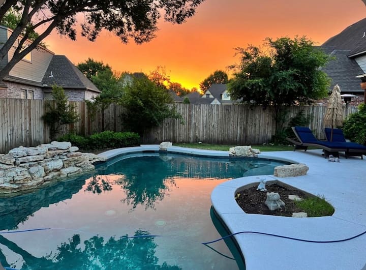 Spacious Family Home, Pool Table, Pool, Pets, 4bed - Tulsa, OK