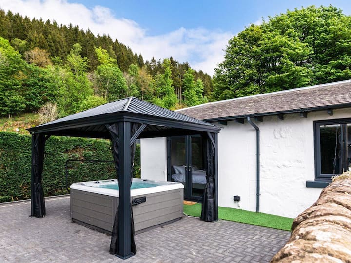 West Lodge Estate Gate House - Comrie