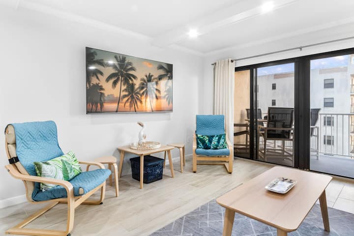 Gorgeous Cocoa Beach Condo W/ Pool & Hot Tub! - Cocoa Beach, FL