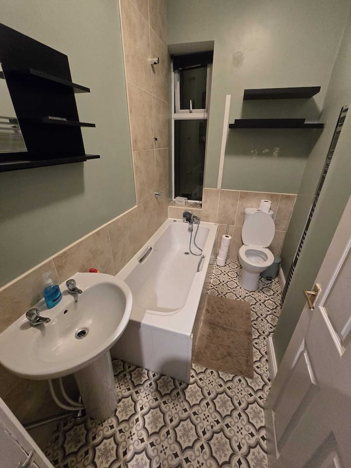 Double-moderne-salle De Bain Partagée - Burnley