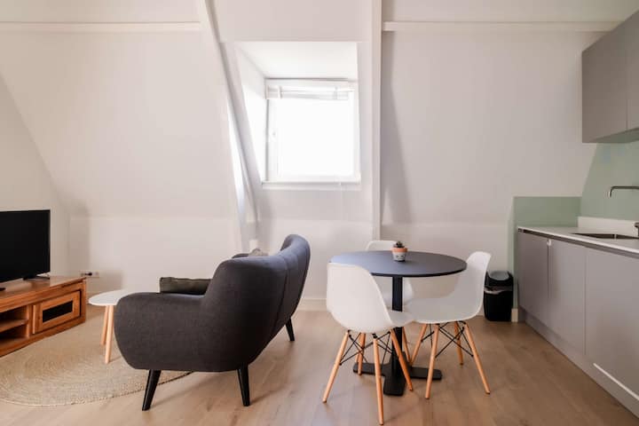 One Bedroom Apartment With Sloped Ceiling - Rotterdam