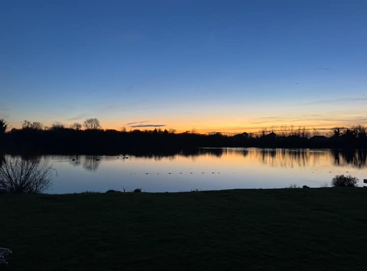 New Dog-friendly Lakeside Lodge | Cotswold Lakes - South Cerney