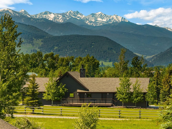 Painted Peaks - Gorgeous  Home With Beautiful Moun - Gallatin Gateway, MT