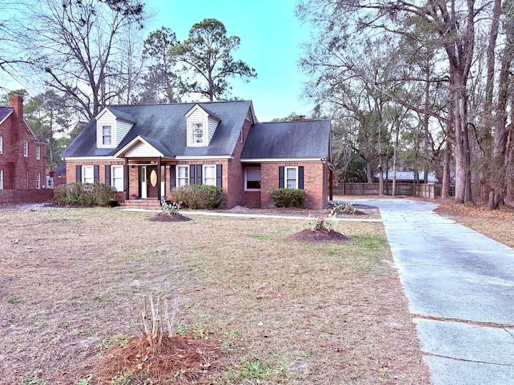 Oak Leaf Retreat | Spacious Family Home Near Gsu - Statesboro, GA